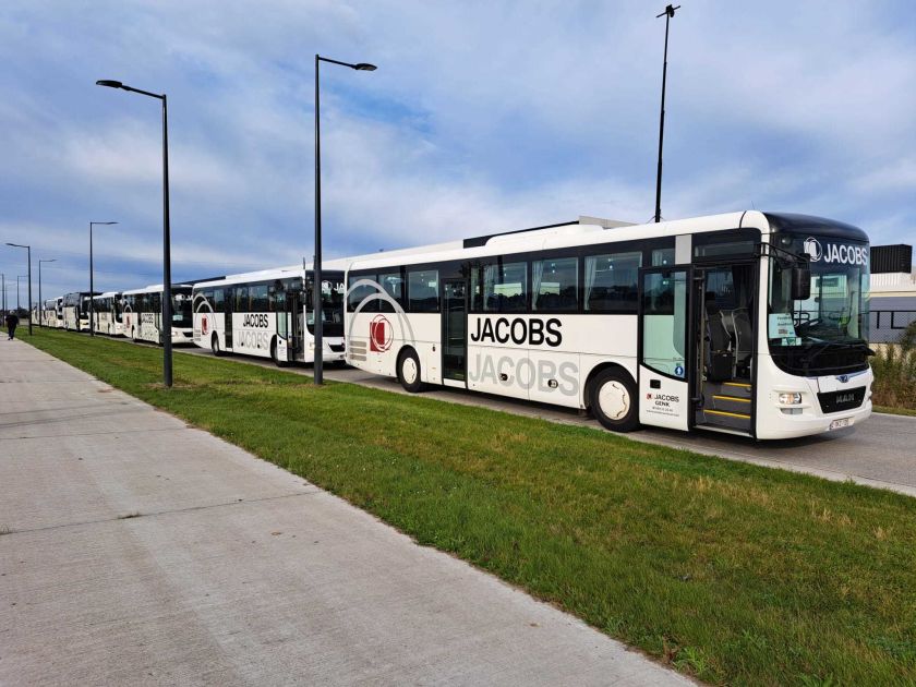 Jacobs Autocars zet 8 bussen in voor Open Bedrijvendag op Logistics ...